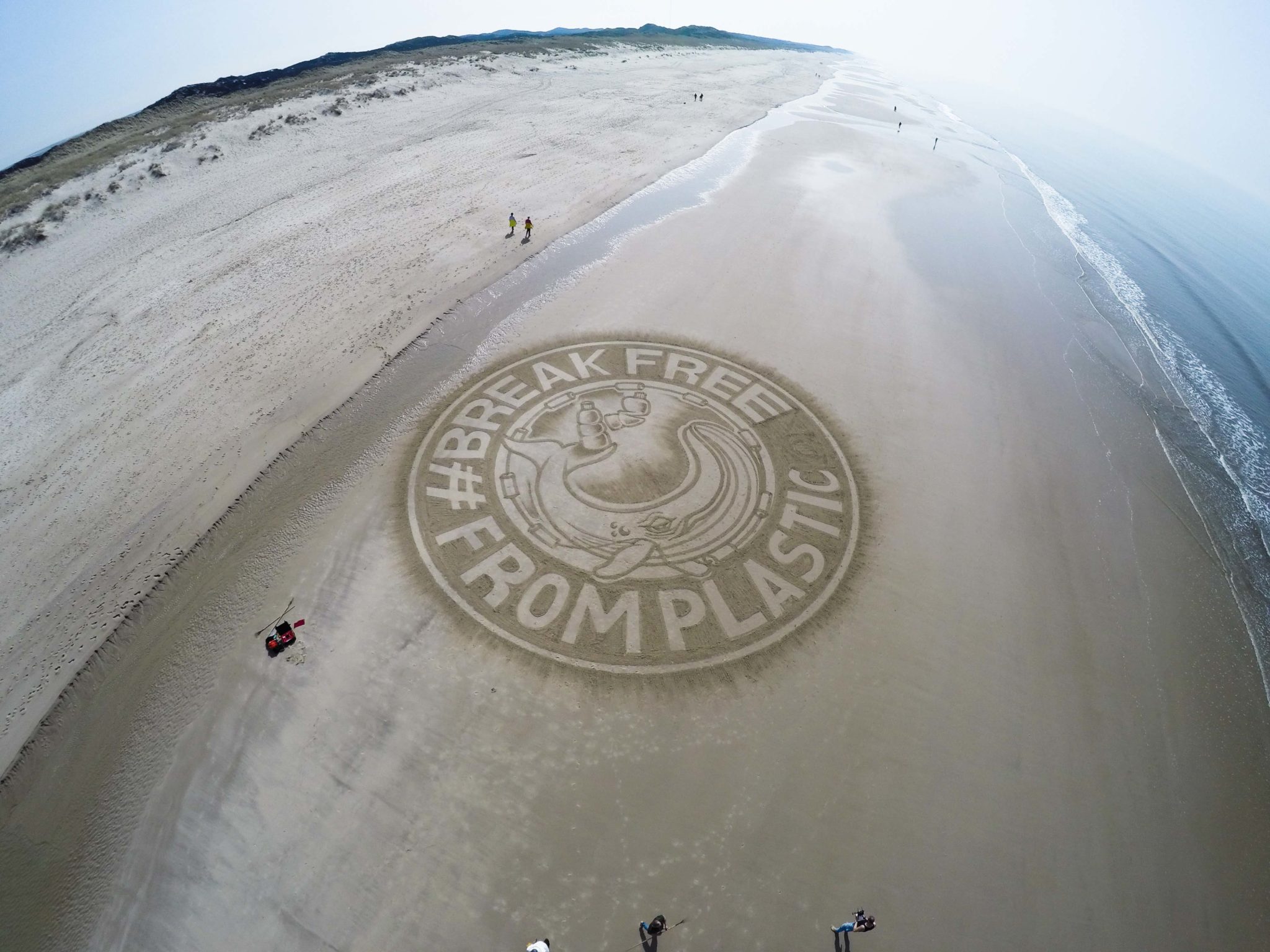 Beach artists take a spectacular stand against plastic pollution - EEB ...